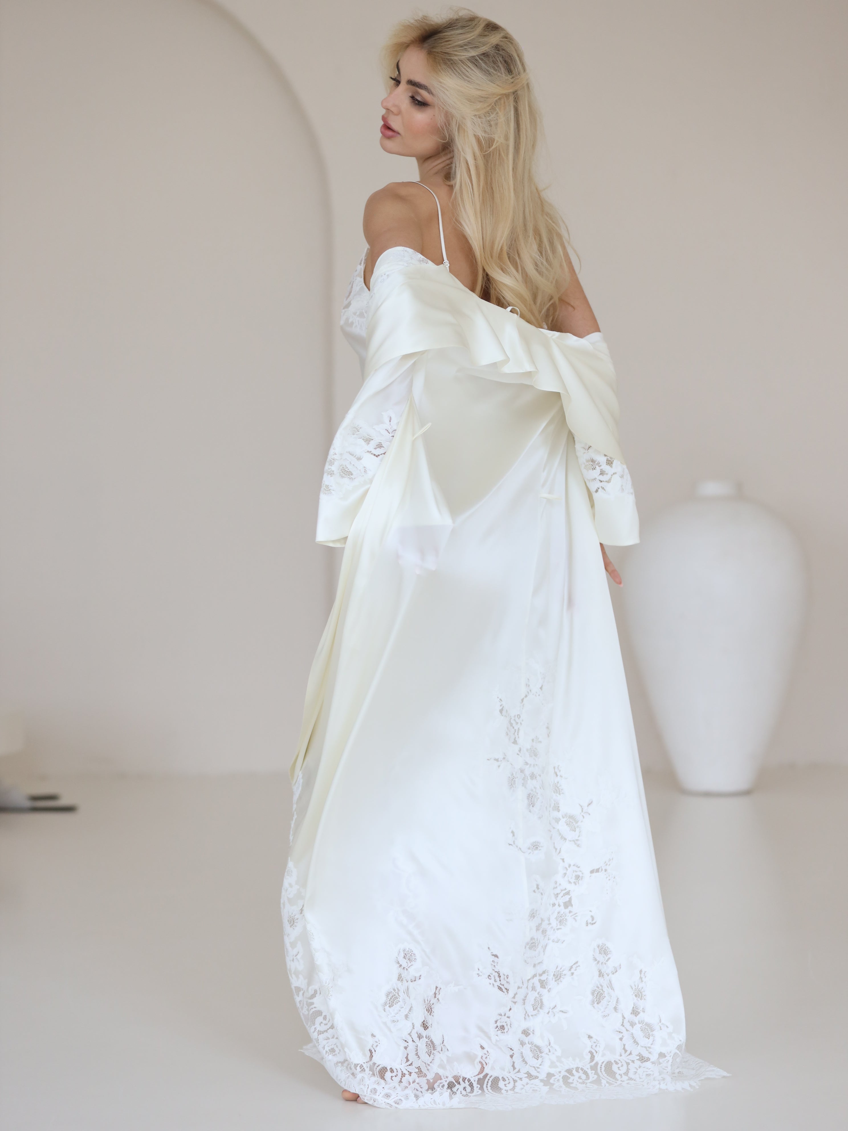 Maddie long ivory silk robe – Suavite-com
